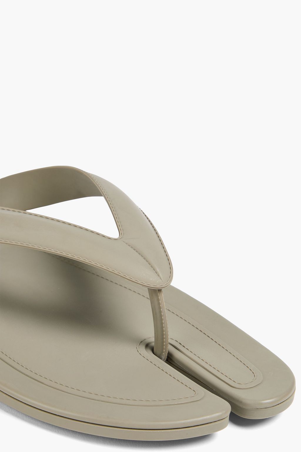 MAISON MARGIELA Tabi Rubber Flip Flops with Split-Toe Design – Fashion ...